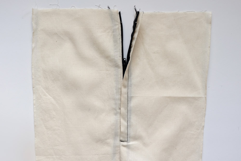 Zipper Tutorial - How to Sew a Centred Zip - The House of Sew